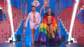 Ciao Darwin 8 replica 28 marzo: genodrome, macchina del tempo e defilè