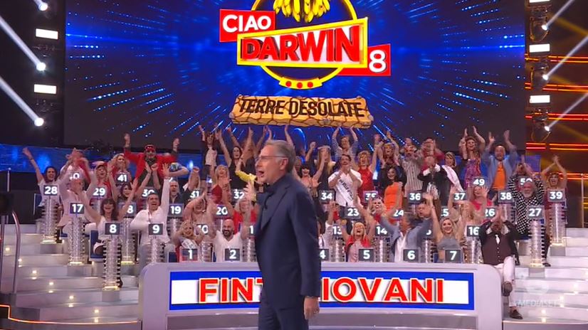 Ciao Darwin 8 - Terre desolate | Nati vecchi vs Finti giovani | Rulli ancora presenti - Marida ...