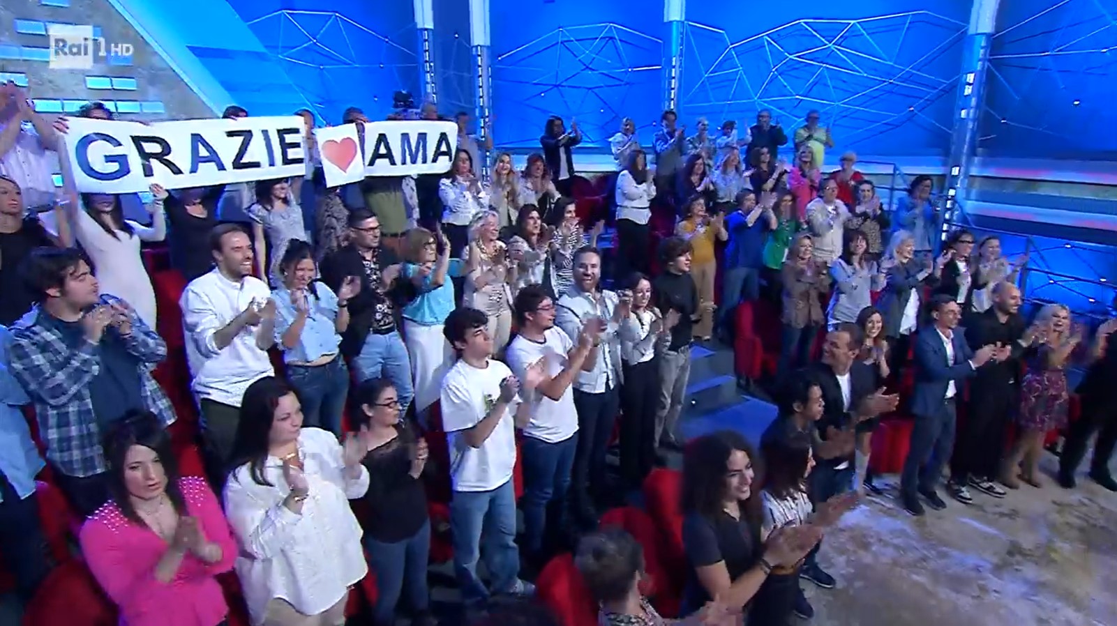 Affari Tuoi 2024 ultima puntata, Amadeus, Angela Tommaso vincita