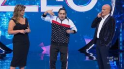 Zelig 2025, novità, cast, ospiti, Lazza, comici, Bisio-Incontrada